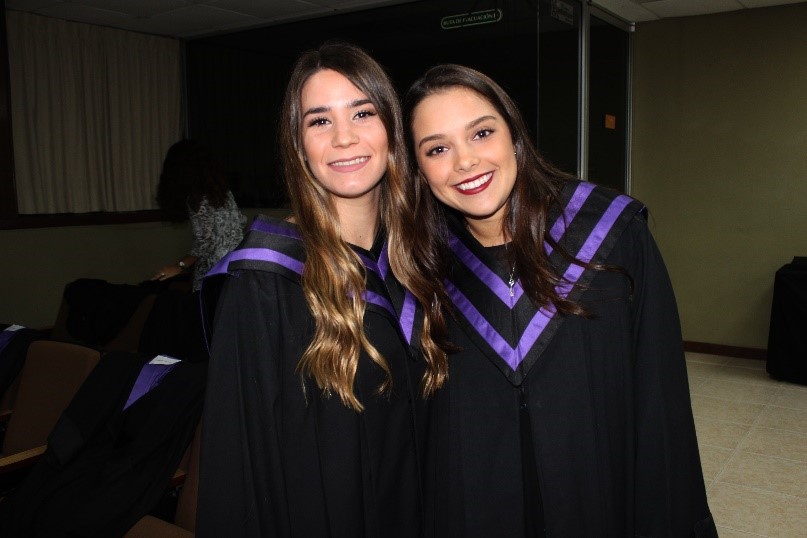 ¿Sabes qué significan los colores de las togas de graduación? ¡Te contamos!