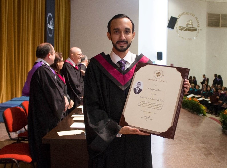 ¿Sabes qué significan los colores de las togas de graduación? ¡Te contamos!